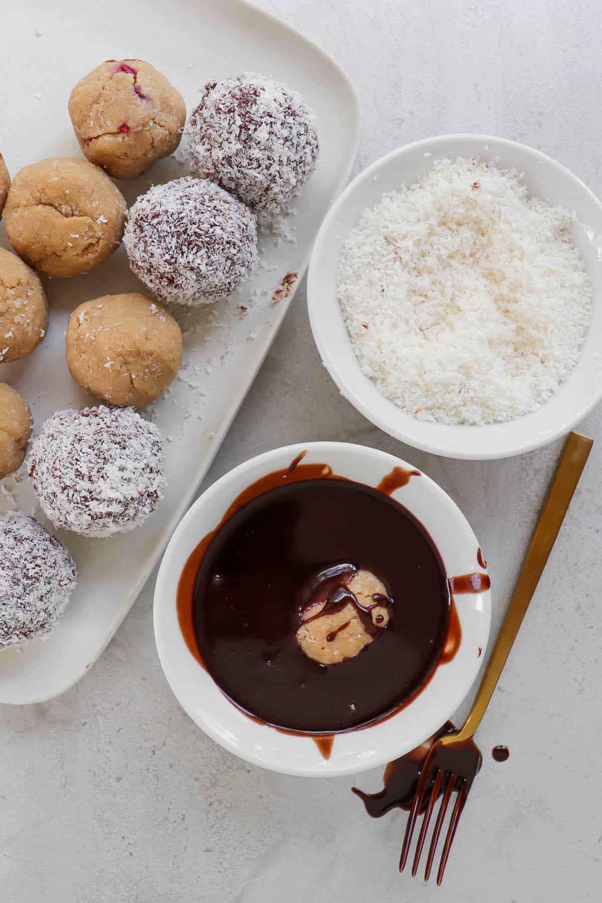 Healthy Lamington Bliss Balls – Goodness Avenue